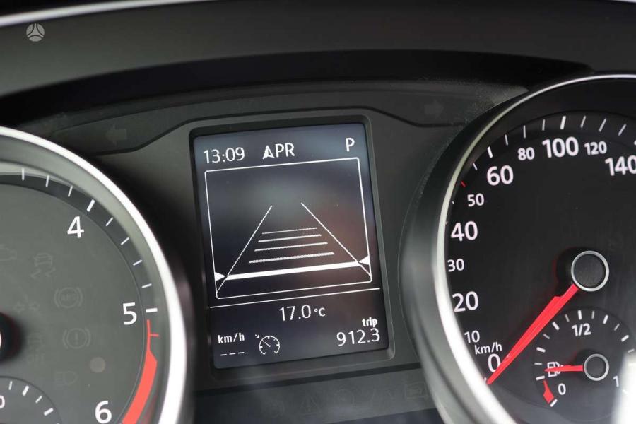 Grey Volkswagen Passat 2017 in Alytus, with an engine capacity of 1.60 L and mileage of 294 thousand km for 7950 €, photo 18 on AUTOMOTO.COM.LV