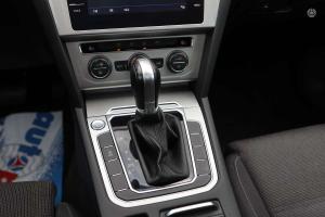 Grey Volkswagen Passat 2017 in Alytus, with an engine capacity of 1.60 L and mileage of 294 thousand km for 7950 €, photo 19 on AUTOMOTO.COM.LV