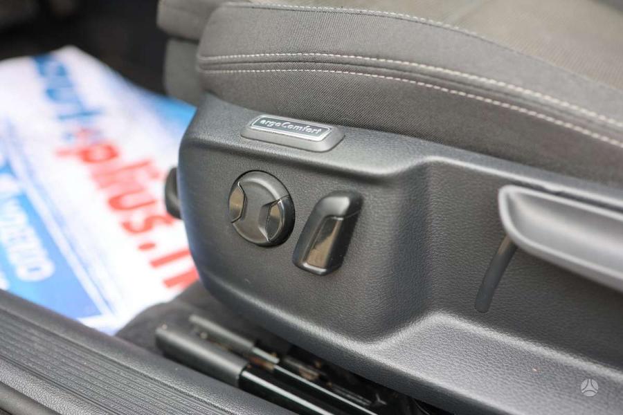 Grey Volkswagen Passat 2017 in Alytus, with an engine capacity of 1.60 L and mileage of 294 thousand km for 7950 €, photo 20 on AUTOMOTO.COM.LV