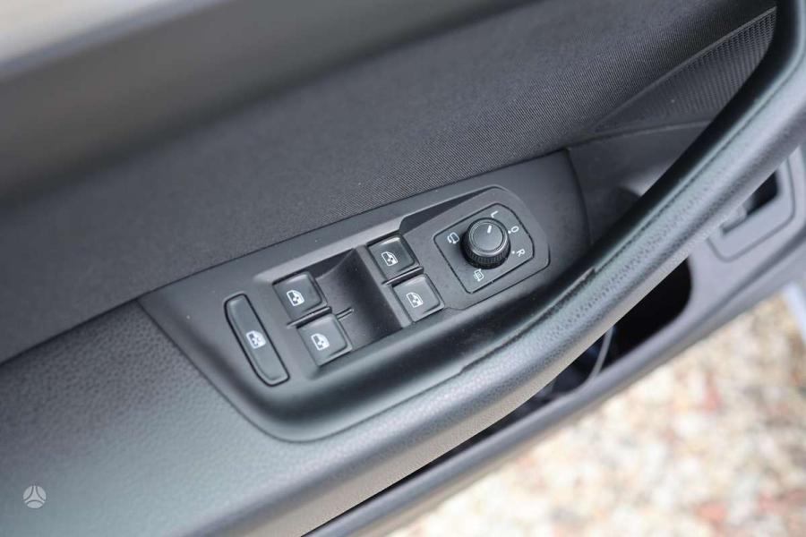 Grey Volkswagen Passat 2017 in Alytus, with an engine capacity of 1.60 L and mileage of 294 thousand km for 7950 €, photo 25 on AUTOMOTO.COM.LV