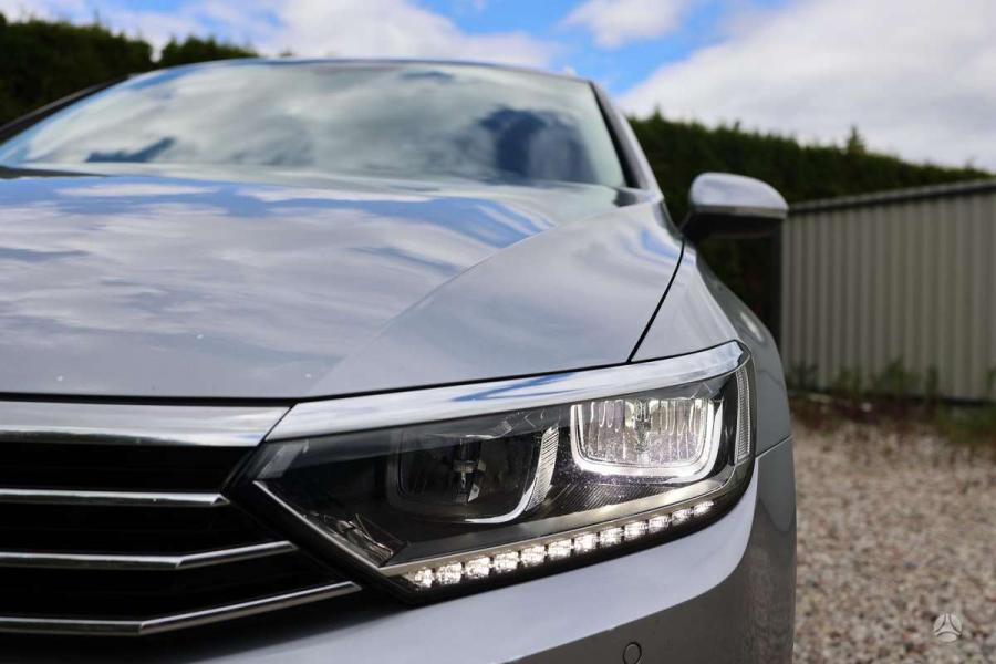 Grey Volkswagen Passat 2017 in Alytus, with an engine capacity of 1.60 L and mileage of 294 thousand km for 7950 €, photo 28 on AUTOMOTO.COM.LV