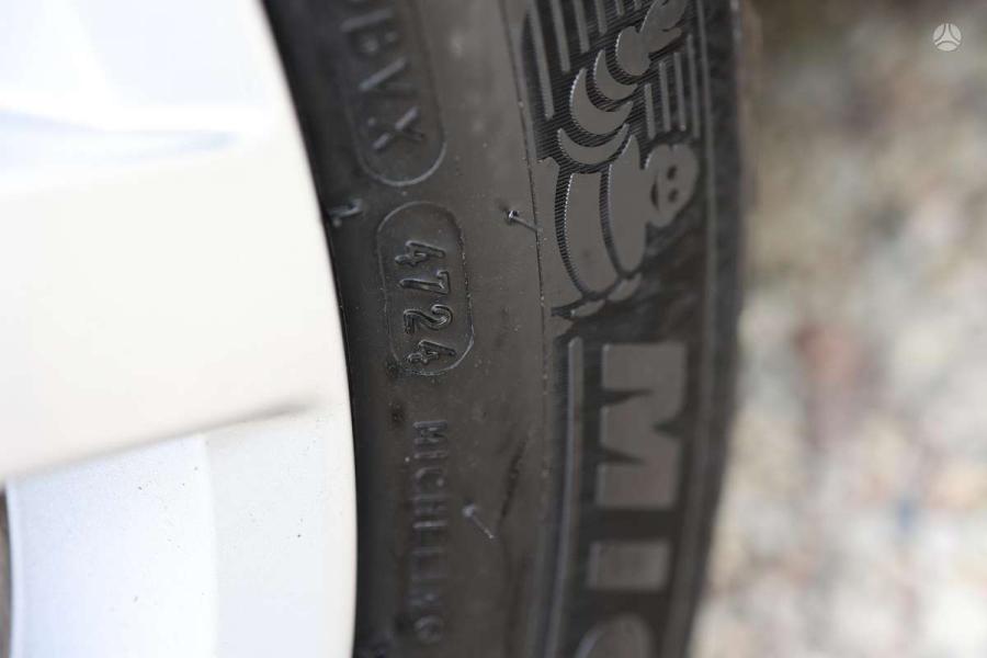 Grey Volkswagen Passat 2017 in Alytus, with an engine capacity of 1.60 L and mileage of 294 thousand km for 7950 €, photo 34 on AUTOMOTO.COM.LV