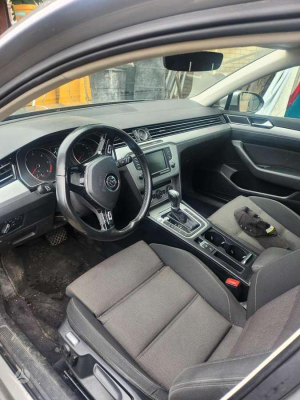 Grey Volkswagen Passat 2017 in Vilnius, with an engine capacity of 1.60 L and mileage of 195 thousand km for 7500 €, photo 6 on AUTOMOTO.COM.LV