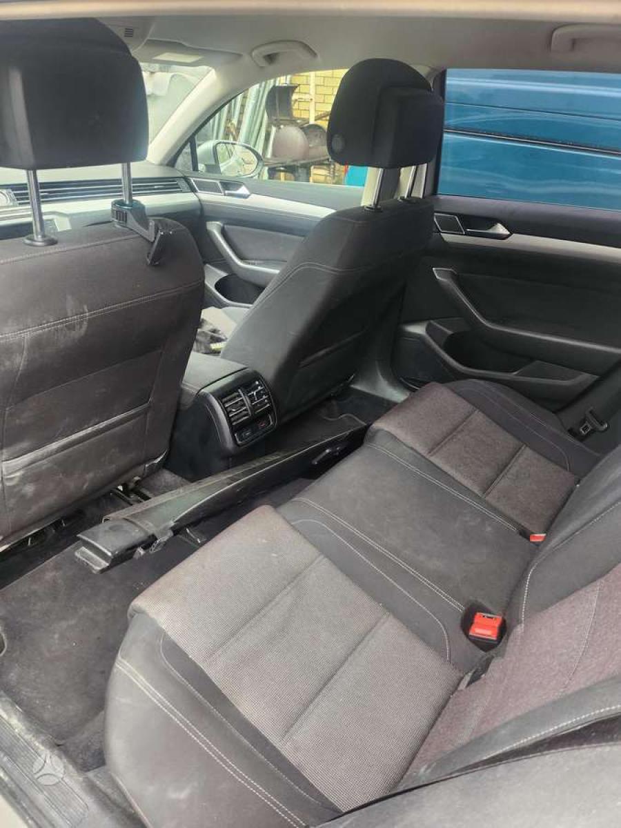 Grey Volkswagen Passat 2017 in Vilnius, with an engine capacity of 1.60 L and mileage of 195 thousand km for 7500 €, photo 8 on AUTOMOTO.COM.LV