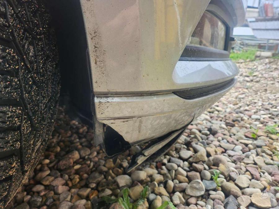 Grey Volkswagen Passat 2017 in Vilnius, with an engine capacity of 1.60 L and mileage of 195 thousand km for 7500 €, photo 9 on AUTOMOTO.COM.LV
