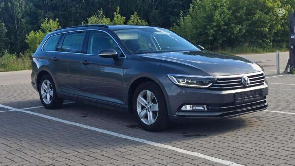 Grey Volkswagen Passat 2017 in Kaunas, with an engine capacity of 1.97 L and mileage of 298 thousand km for 9350 €, photo 1 on AUTOMOTO.COM.LV