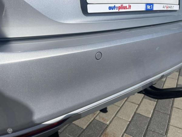 Grey Volkswagen Passat 2017 in Siauliai, with an engine capacity of 2.00 L and mileage of 267 thousand km for 10500 €, photo 8 on AUTOMOTO.COM.LV