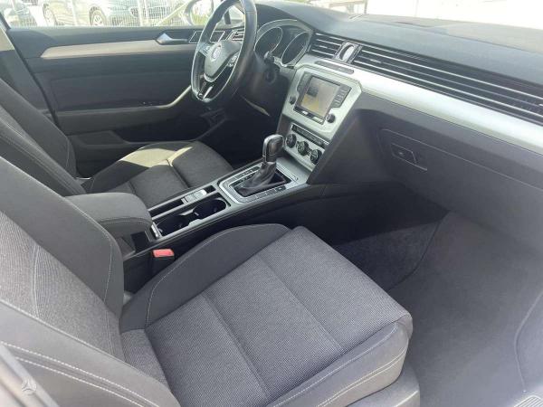 Grey Volkswagen Passat 2017 in Siauliai, with an engine capacity of 2.00 L and mileage of 267 thousand km for 10500 €, photo 10 on AUTOMOTO.COM.LV
