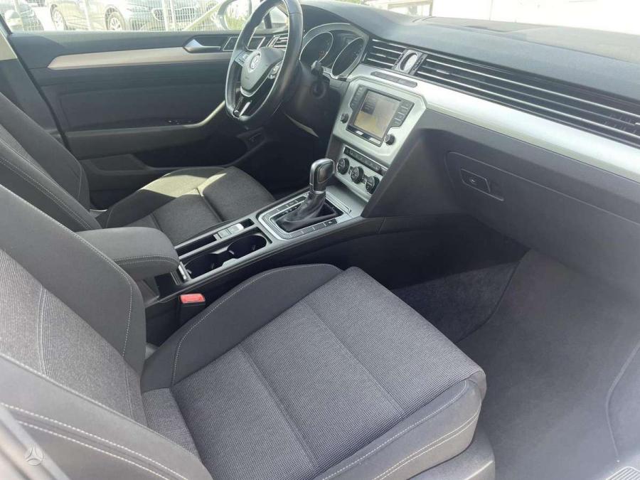 Pelēks Volkswagen Passat 2017 Šauļi, ar dzinēja tilpumu 2.00 L un nobraukumu 267 tūkst. km par 10500 €, foto 11 vietnē AUTOMOTO.COM.LV