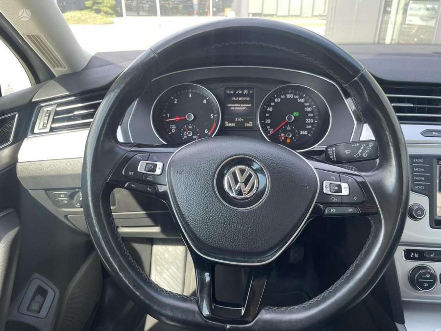Pelēks Volkswagen Passat 2017 Šauļi, ar dzinēja tilpumu 2.00 L un nobraukumu 267 tūkst. km par 10500 €, foto 13 vietnē AUTOMOTO.COM.LV