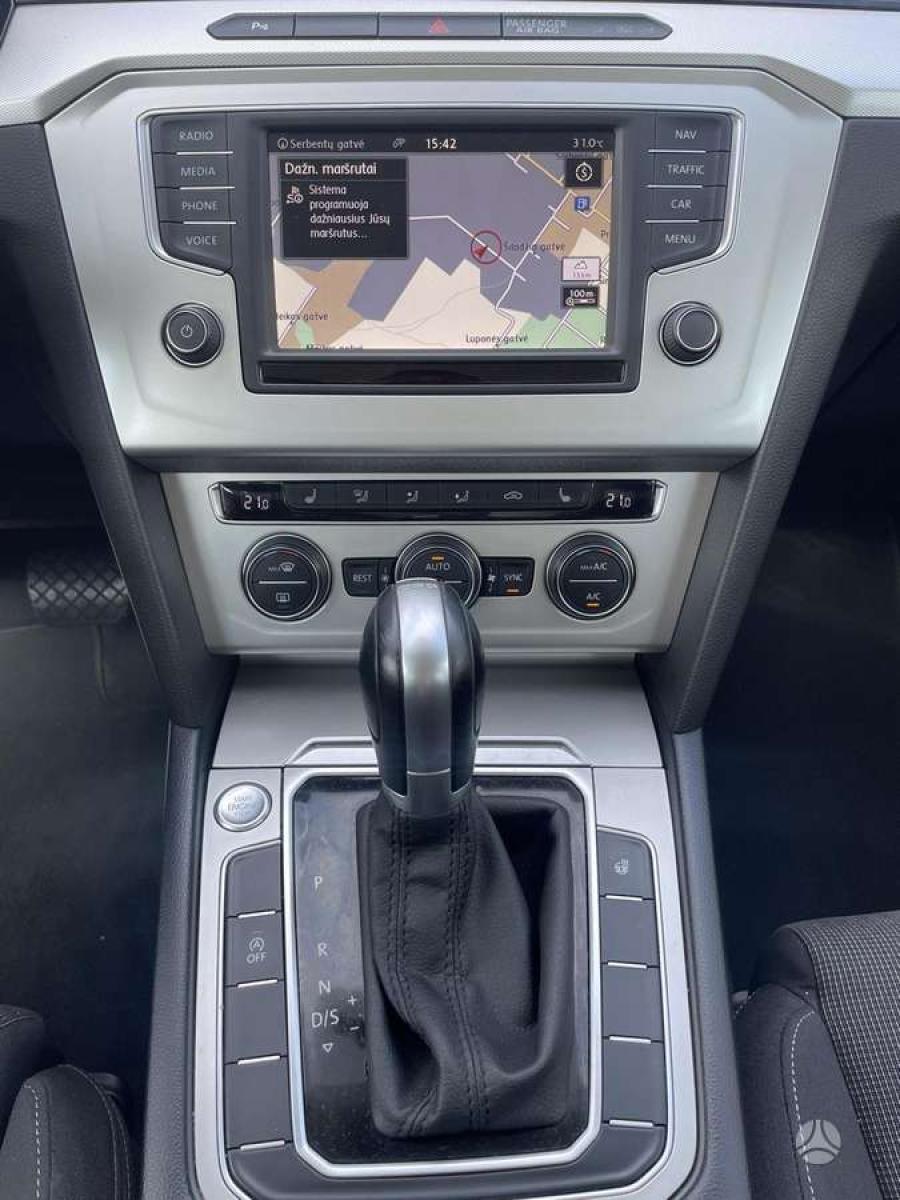 Pelēks Volkswagen Passat 2017 Šauļi, ar dzinēja tilpumu 2.00 L un nobraukumu 267 tūkst. km par 10500 €, foto 16 vietnē AUTOMOTO.COM.LV