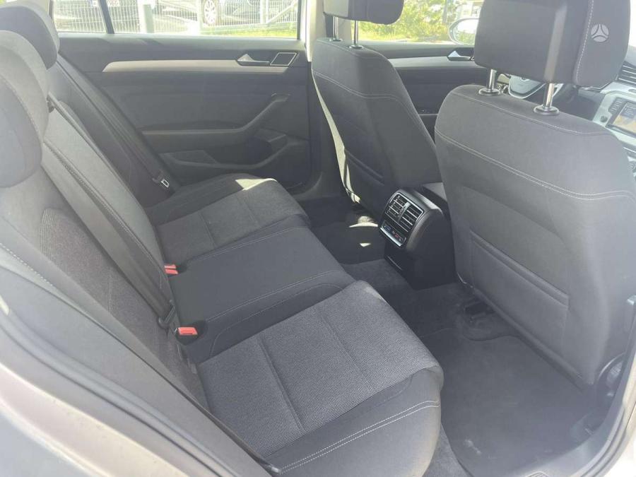 Pelēks Volkswagen Passat 2017 Šauļi, ar dzinēja tilpumu 2.00 L un nobraukumu 267 tūkst. km par 10500 €, foto 18 vietnē AUTOMOTO.COM.LV