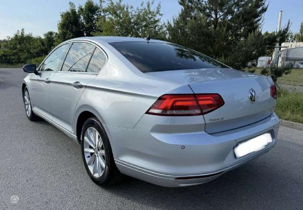 Pelēks Volkswagen Passat 2017 Viļņa, ar dzinēja tilpumu 1.97 L un nobraukumu 307 tūkst. km par 5750 €, foto 3 vietnē AUTOMOTO.COM.LV