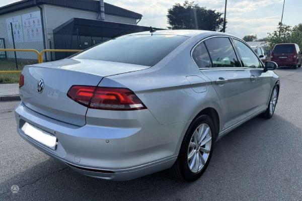 Pelēks Volkswagen Passat 2017 Viļņa, ar dzinēja tilpumu 1.97 L un nobraukumu 307 tūkst. km par 5750 €, foto 4 vietnē AUTOMOTO.COM.LV