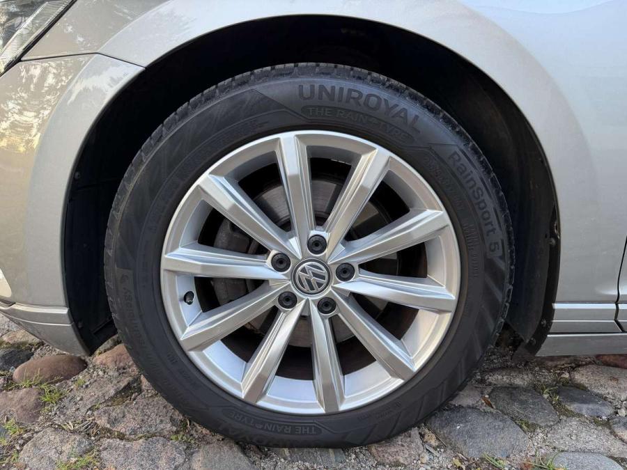 Pelēks Volkswagen Passat 2017 Kauņa, ar dzinēja tilpumu 1.40 L un nobraukumu 184 tūkst. km par 11900 €, foto 21 vietnē AUTOMOTO.COM.LV