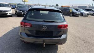 Grey Volkswagen Passat 2017 in Marijampole, with an engine capacity of 2.00 L and mileage of 262 thousand km for 9650 €, photo 5 on AUTOMOTO.COM.LV