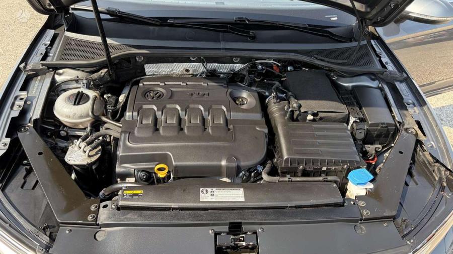 Grey Volkswagen Passat 2017 in Marijampole, with an engine capacity of 2.00 L and mileage of 262 thousand km for 9650 €, photo 14 on AUTOMOTO.COM.LV