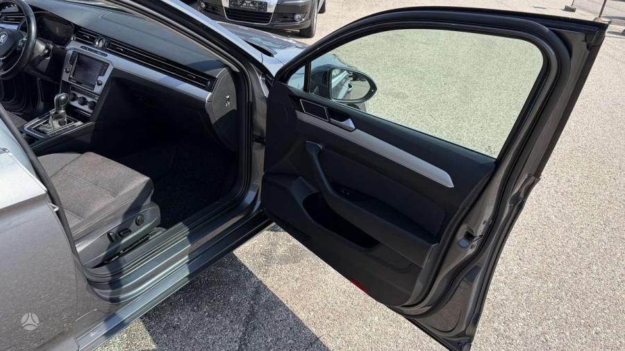 Grey Volkswagen Passat 2017 in Marijampole, with an engine capacity of 2.00 L and mileage of 262 thousand km for 9650 €, photo 18 on AUTOMOTO.COM.LV