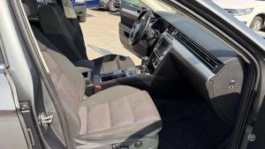 Grey Volkswagen Passat 2017 in Marijampole, with an engine capacity of 2.00 L and mileage of 262 thousand km for 9650 €, photo 19 on AUTOMOTO.COM.LV