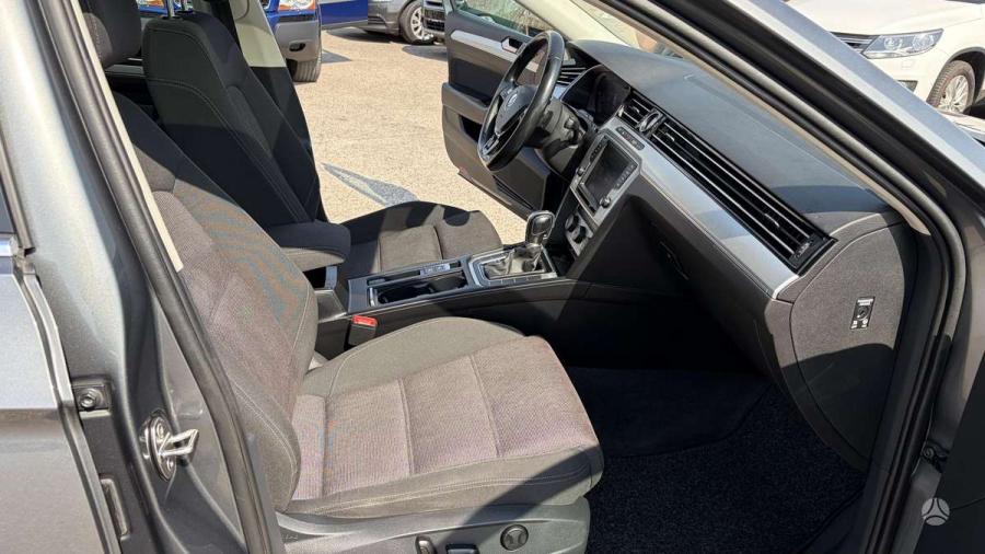 Grey Volkswagen Passat 2017 in Marijampole, with an engine capacity of 2.00 L and mileage of 262 thousand km for 9650 €, photo 19 on AUTOMOTO.COM.LV