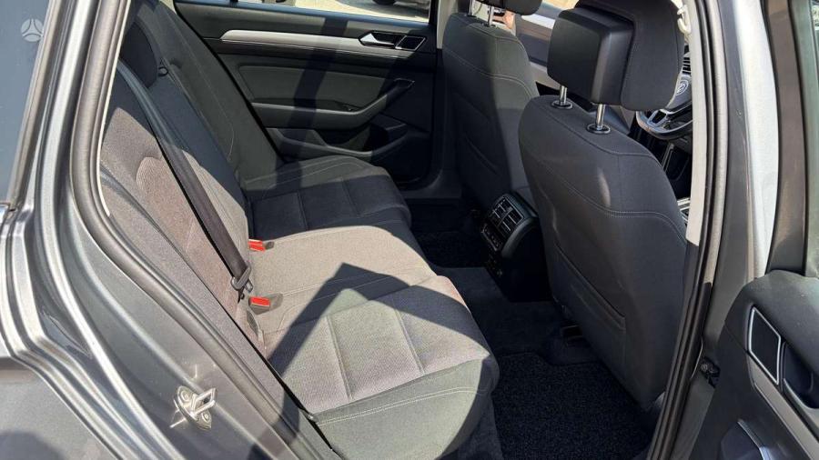 Grey Volkswagen Passat 2017 in Marijampole, with an engine capacity of 2.00 L and mileage of 262 thousand km for 9650 €, photo 21 on AUTOMOTO.COM.LV