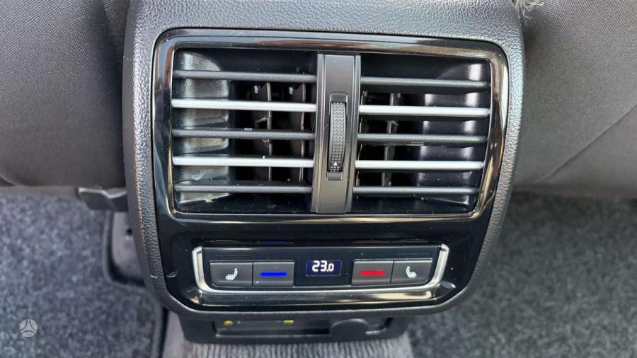 Grey Volkswagen Passat 2017 in Marijampole, with an engine capacity of 2.00 L and mileage of 262 thousand km for 9650 €, photo 22 on AUTOMOTO.COM.LV