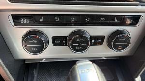 Grey Volkswagen Passat 2017 in Marijampole, with an engine capacity of 2.00 L and mileage of 262 thousand km for 9650 €, photo 30 on AUTOMOTO.COM.LV