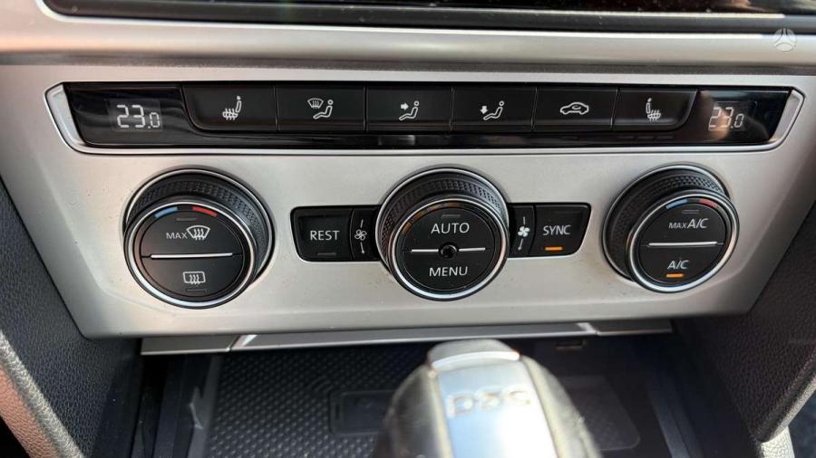 Grey Volkswagen Passat 2017 in Marijampole, with an engine capacity of 2.00 L and mileage of 262 thousand km for 9650 €, photo 30 on AUTOMOTO.COM.LV