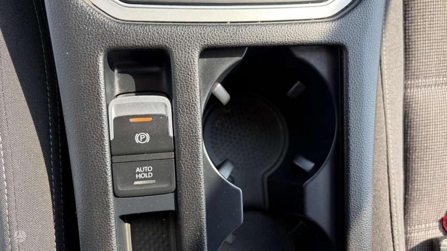 Grey Volkswagen Passat 2017 in Marijampole, with an engine capacity of 2.00 L and mileage of 262 thousand km for 9650 €, photo 34 on AUTOMOTO.COM.LV