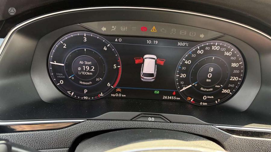 Grey Volkswagen Passat 2017 in Marijampole, with an engine capacity of 2.00 L and mileage of 262 thousand km for 9650 €, photo 37 on AUTOMOTO.COM.LV