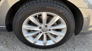 Grey Volkswagen Passat 2017 in Marijampole, with an engine capacity of 2.00 L and mileage of 262 thousand km for 9650 €, photo 40 on AUTOMOTO.COM.LV