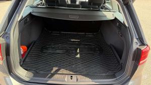 Grey Volkswagen Passat 2017 in Marijampole, with an engine capacity of 2.00 L and mileage of 262 thousand km for 9650 €, photo 46 on AUTOMOTO.COM.LV