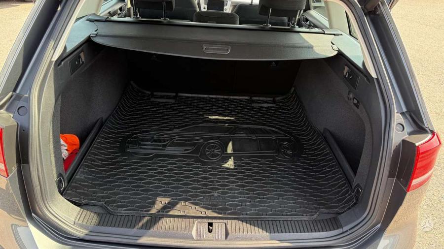 Grey Volkswagen Passat 2017 in Marijampole, with an engine capacity of 2.00 L and mileage of 262 thousand km for 9650 €, photo 46 on AUTOMOTO.COM.LV