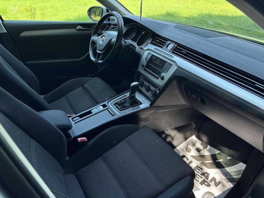 Pelēks Volkswagen Passat 2017 Utena, ar dzinēja tilpumu 1.97 L un nobraukumu 202 tūkst. km par 9450 €, foto 20 vietnē AUTOMOTO.COM.LV