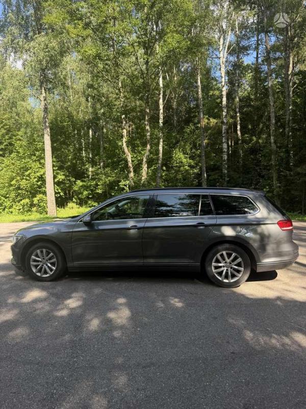 Grey Volkswagen Passat 2017 in Alytus, with an engine capacity of 1.60 L and mileage of 291 thousand km for 6900 €, photo 4 on AUTOMOTO.COM.LV