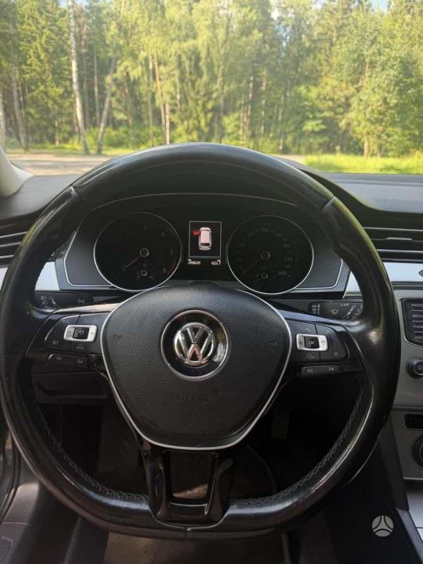 Grey Volkswagen Passat 2017 in Alytus, with an engine capacity of 1.60 L and mileage of 291 thousand km for 6900 €, photo 5 on AUTOMOTO.COM.LV