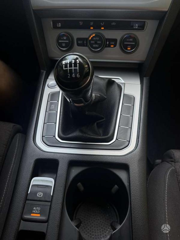 Grey Volkswagen Passat 2017 in Alytus, with an engine capacity of 1.60 L and mileage of 291 thousand km for 6900 €, photo 10 on AUTOMOTO.COM.LV