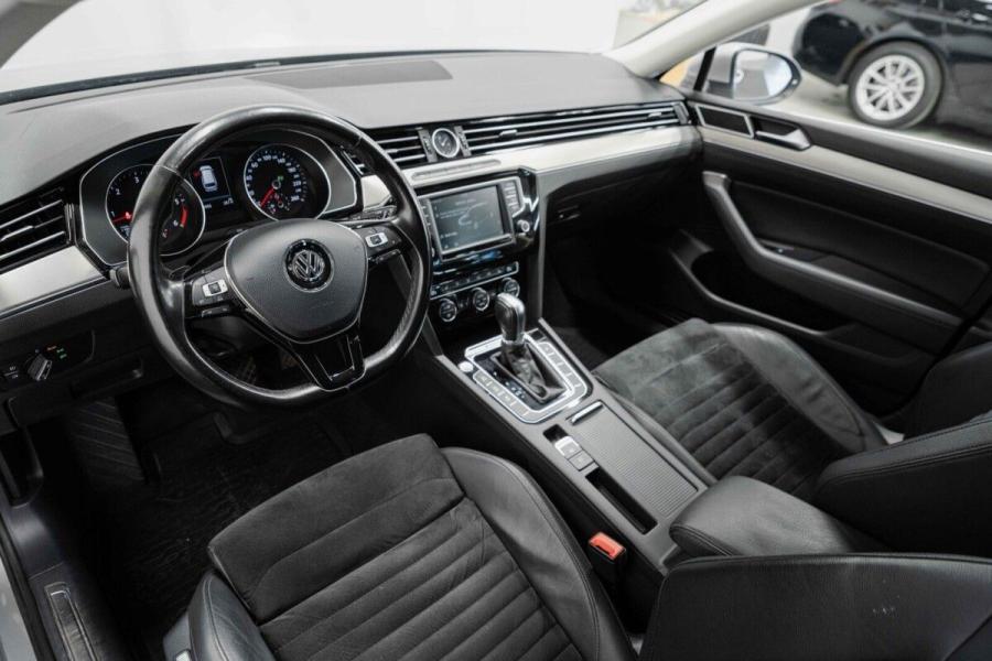 Pelēks Volkswagen Passat 2017 Tallina, ar dzinēja tilpumu 2.00 L un nobraukumu 188 tūkst. km par 14900 €, foto 9 vietnē AUTOMOTO.COM.LV