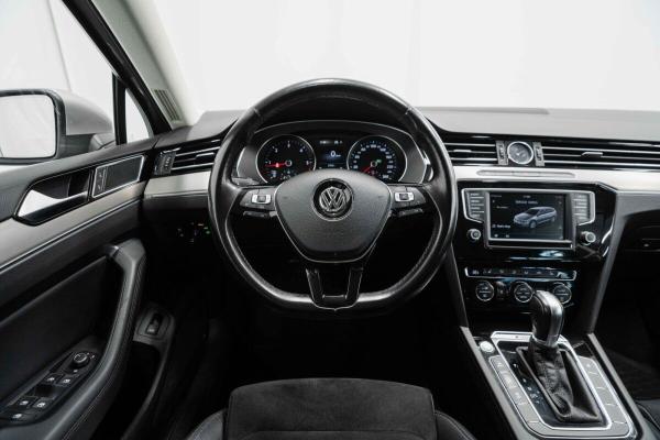 Pelēks Volkswagen Passat 2017 Tallina, ar dzinēja tilpumu 2.00 L un nobraukumu 188 tūkst. km par 14900 €, foto 10 vietnē AUTOMOTO.COM.LV