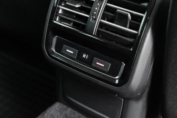 Grey Volkswagen Passat 2017 in Riga, with an engine capacity of 1.80 L and mileage of 165 thousand km for 12500 €, photo 6 on AUTOMOTO.COM.LV