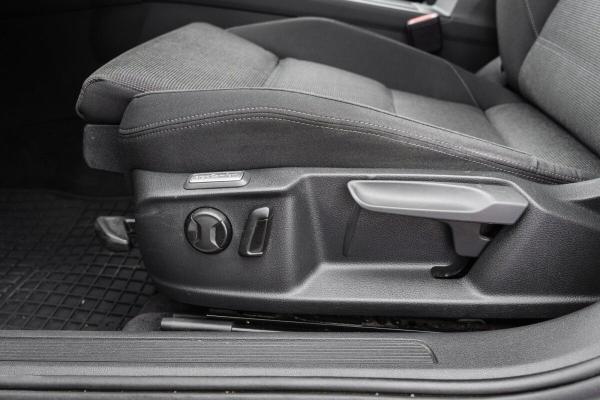Grey Volkswagen Passat 2017 in Riga, with an engine capacity of 1.80 L and mileage of 165 thousand km for 12500 €, photo 10 on AUTOMOTO.COM.LV