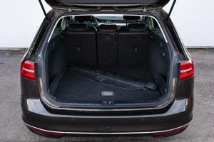 Pelēks Volkswagen Passat 2017 Rīga, ar dzinēja tilpumu 2.00 L un nobraukumu 174 tūkst. km par 10950 €, foto 9 vietnē AUTOMOTO.COM.LV