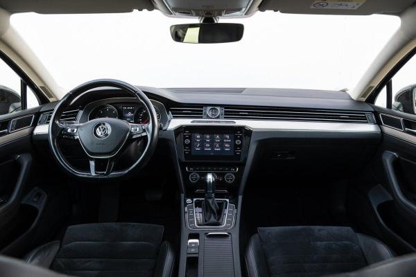 Pelēks Volkswagen Passat 2017 Rīga, ar dzinēja tilpumu 2.00 L un nobraukumu 174 tūkst. km par 10950 €, foto 11 vietnē AUTOMOTO.COM.LV