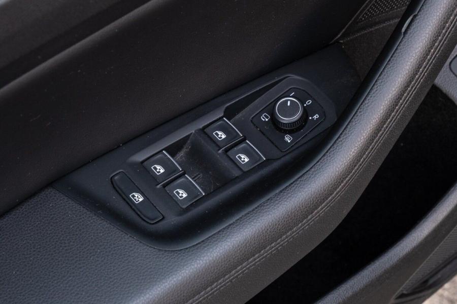 Pelēks Volkswagen Passat 2017 Rīga, ar dzinēja tilpumu 2.00 L un nobraukumu 174 tūkst. km par 10950 €, foto 14 vietnē AUTOMOTO.COM.LV