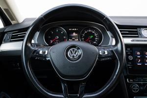 Pelēks Volkswagen Passat 2017 Rīga, ar dzinēja tilpumu 2.00 L un nobraukumu 174 tūkst. km par 10950 €, foto 17 vietnē AUTOMOTO.COM.LV