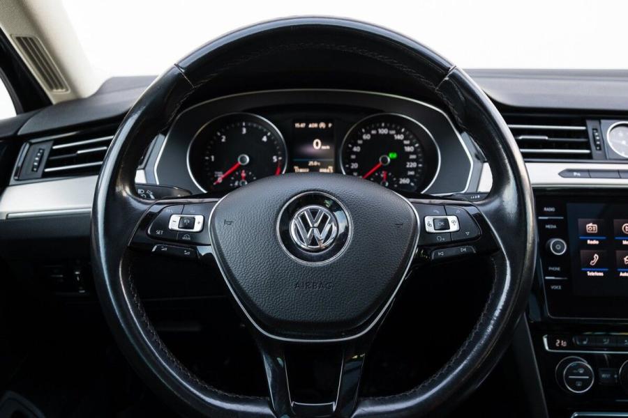 Pelēks Volkswagen Passat 2017 Rīga, ar dzinēja tilpumu 2.00 L un nobraukumu 174 tūkst. km par 10950 €, foto 17 vietnē AUTOMOTO.COM.LV