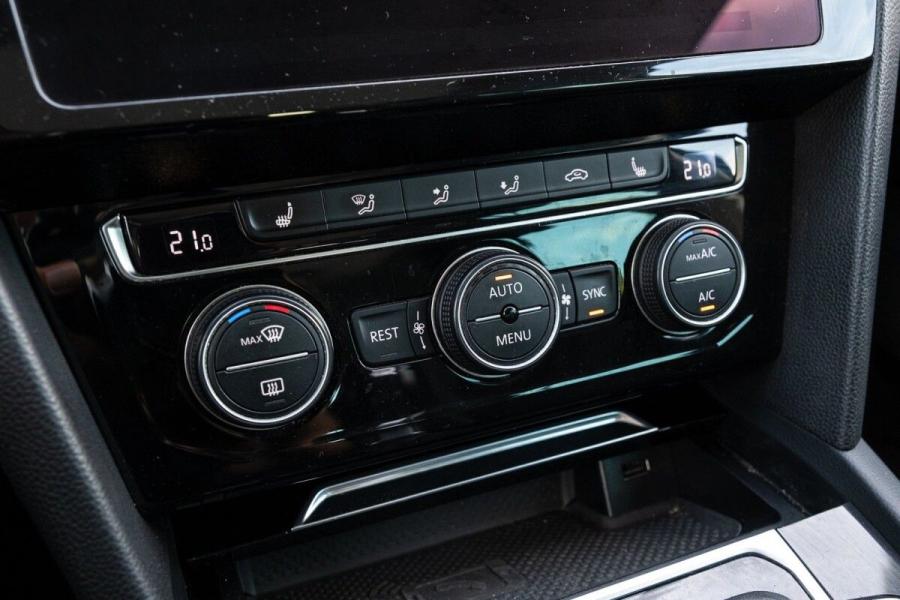 Pelēks Volkswagen Passat 2017 Rīga, ar dzinēja tilpumu 2.00 L un nobraukumu 174 tūkst. km par 10950 €, foto 22 vietnē AUTOMOTO.COM.LV