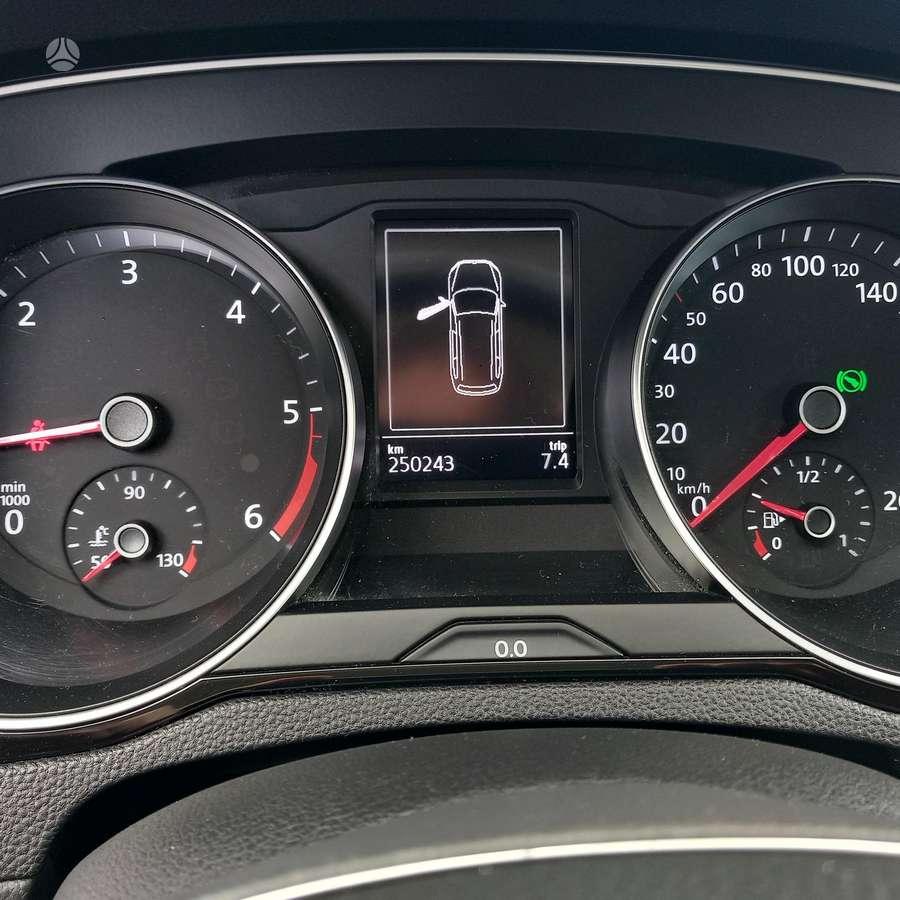 Pelēks Volkswagen Passat 2017 Panevēža, ar dzinēja tilpumu 1.60 L un nobraukumu 250 tūkst. km par 8300 €, foto 19 vietnē AUTOMOTO.COM.LV