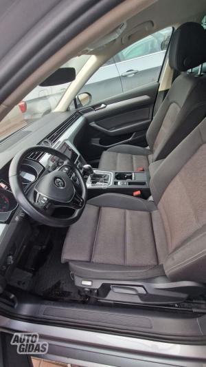 Pelēks Volkswagen Passat 2018 Viļņa, ar dzinēja tilpumu 1.50 L un nobraukumu 126 tūkst. km par 13500 €, foto 17 vietnē AUTOMOTO.COM.LV