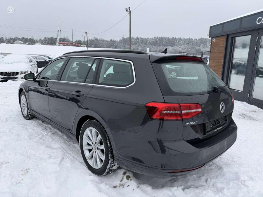 Pelēks Volkswagen Passat 2018 Viļņa, ar dzinēja tilpumu 1.60 L un nobraukumu 171 tūkst. km par 10164 €, foto 4 vietnē AUTOMOTO.COM.LV